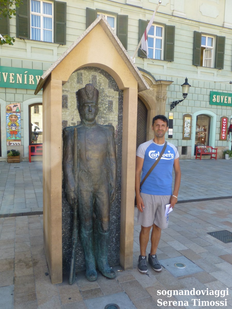 bratislava-statua-soldato – Sognando Viaggi